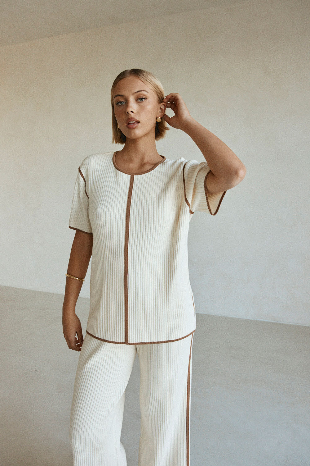 Off White Ribbed Boxy Short Sleeve Cinna Top – Stores
